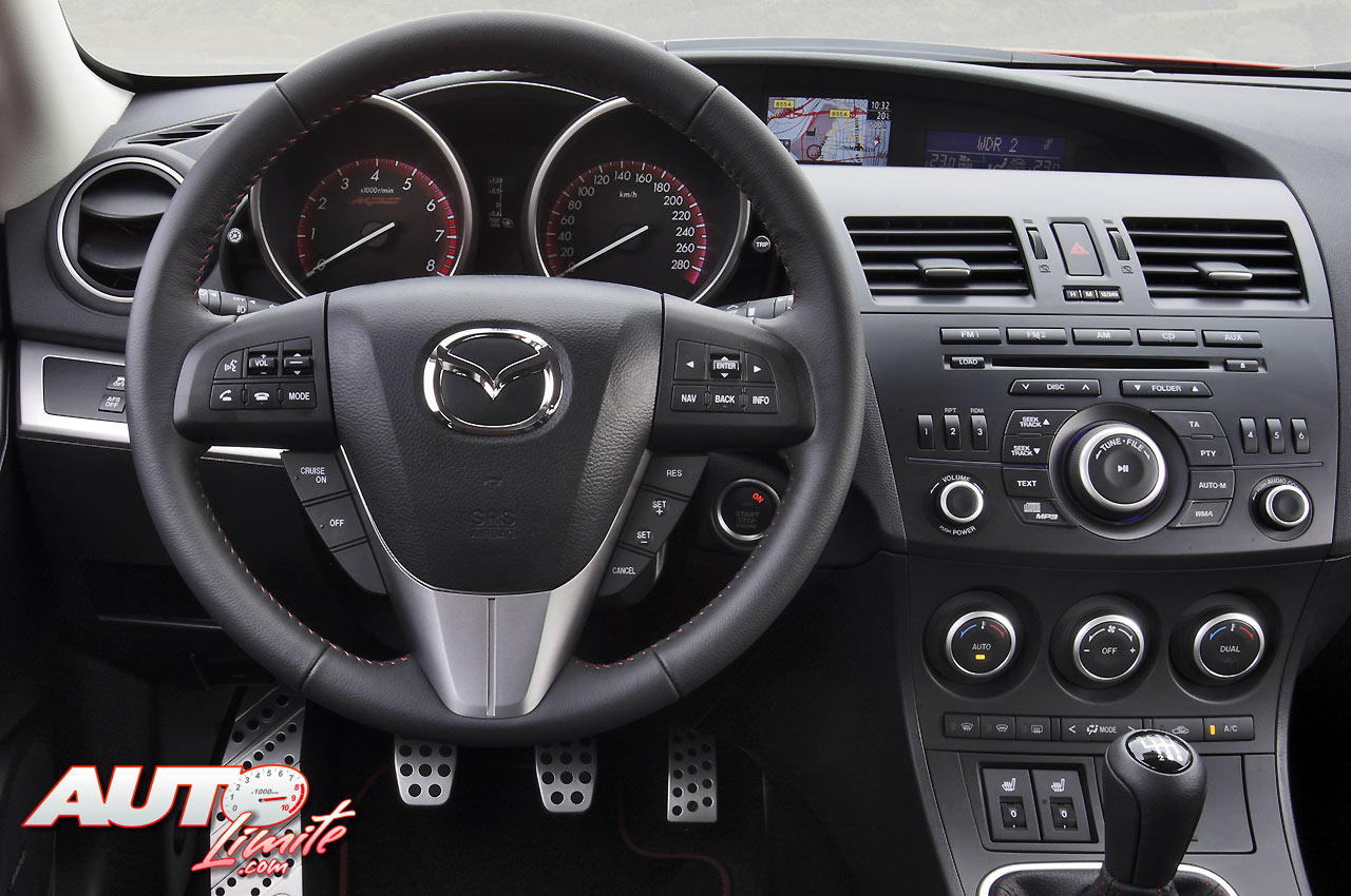 Mazda3-MPS-2013_interior_03