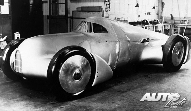 15_Auto-Union-Type-A-V16-Streamliner_1935