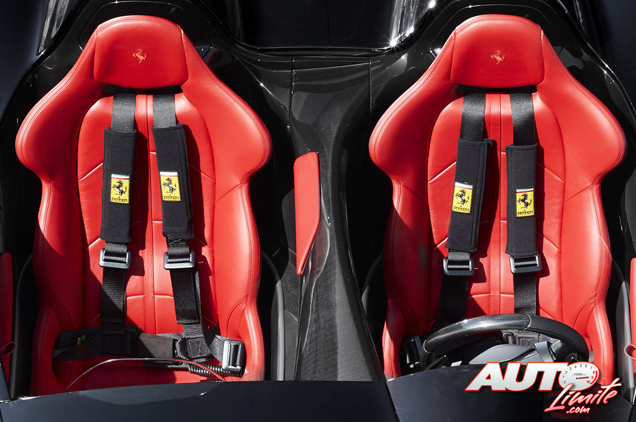Ferrari-Monza-SP2_interior_14